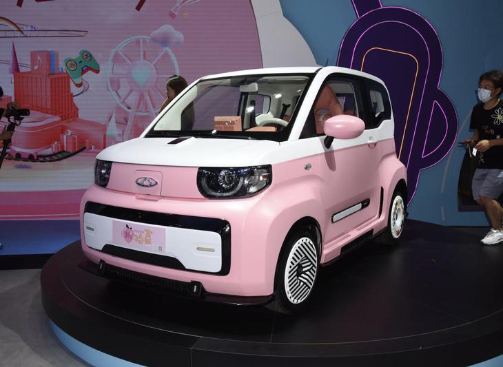 成都车展｜奇瑞QQ冰淇淋桃欢喜发布，要和五菱宏光MINI EV展开竞争了 | 超级充电站