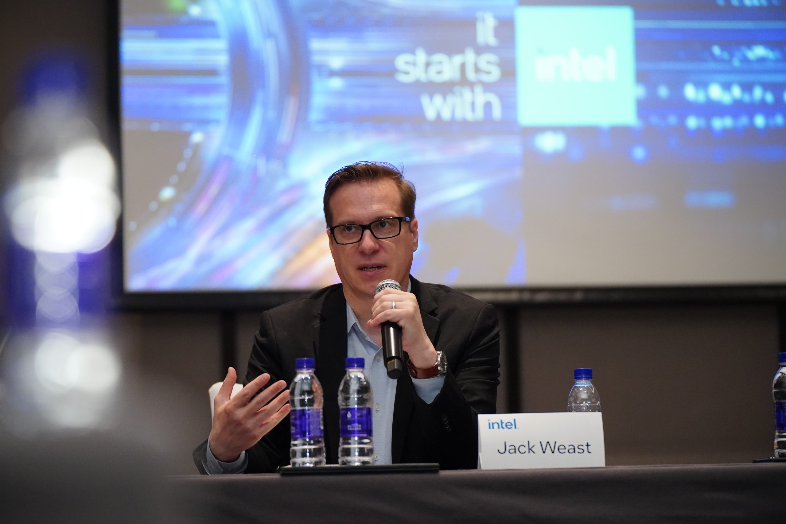 英特尔汽车业务媒体圆桌会深度解析：Jack Weast展望汽车行业未来 | 超级充电站